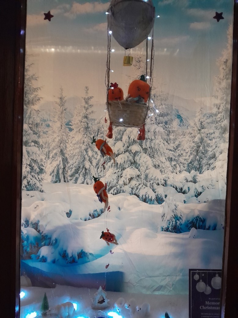 Festive window - Maunders Funeral Service